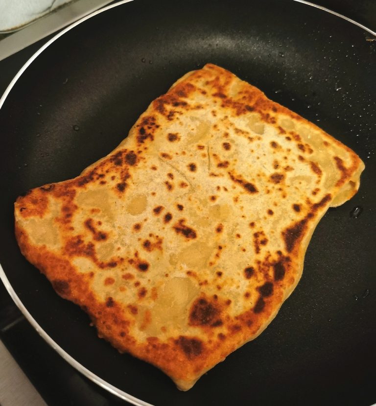 Mahdjouba / mahjouba algérienne, crêpe pimentée fourrée